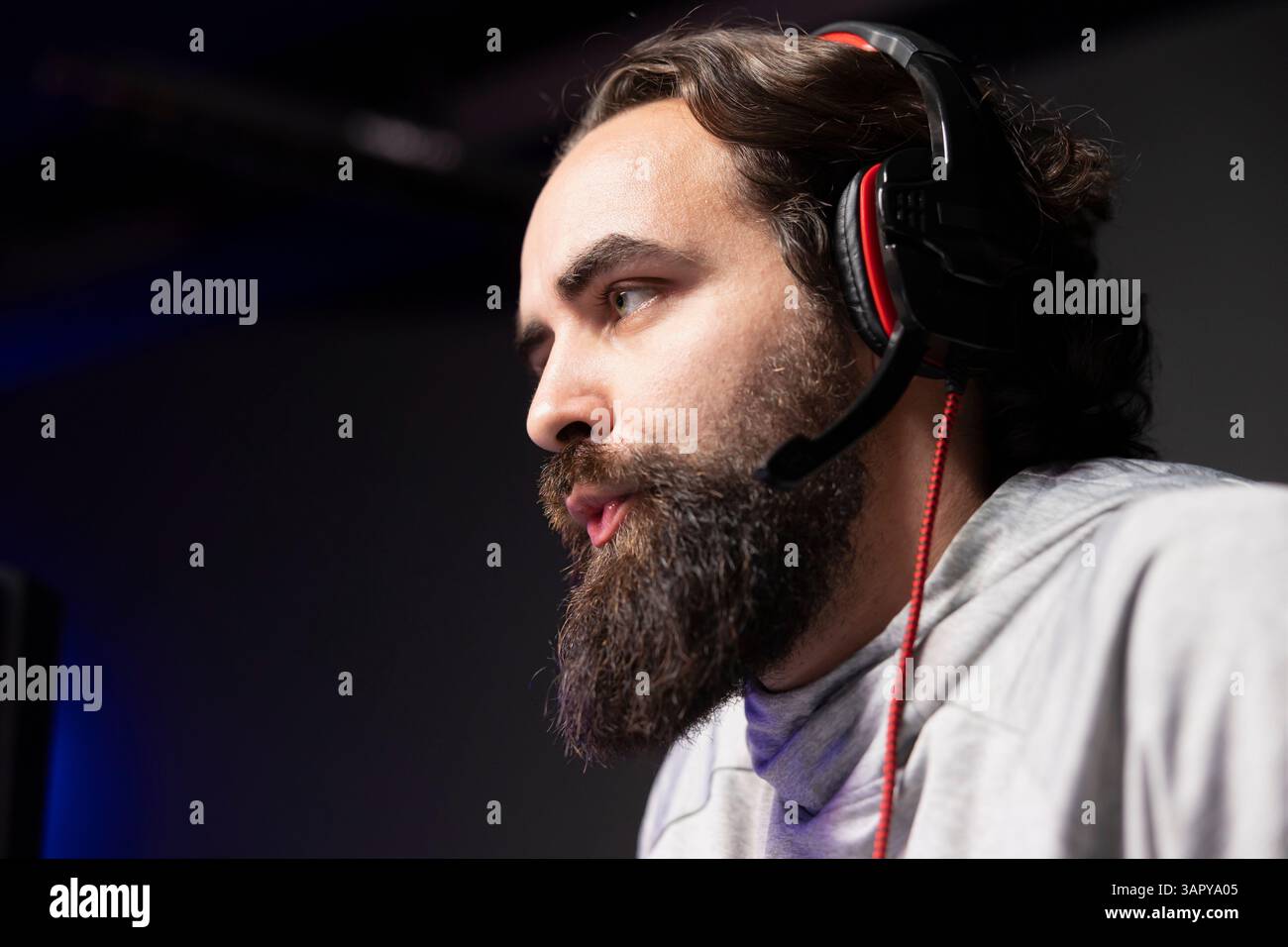 Content creator talking viewers hi-res stock photography and images - Alamy