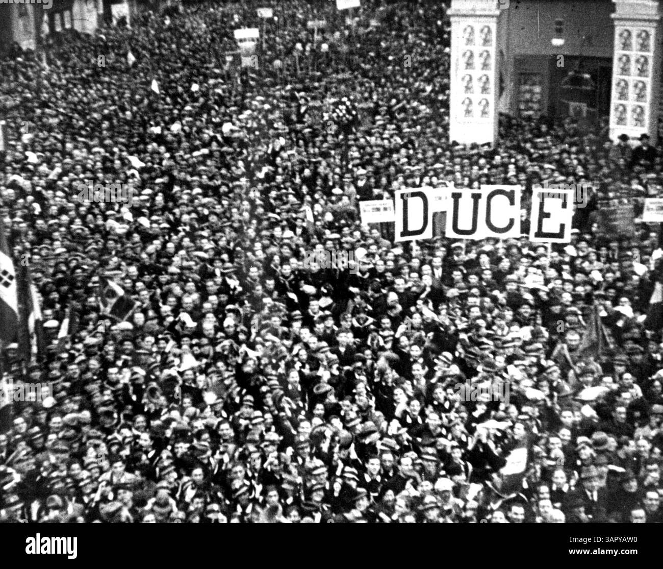 Jan. 1, 2011 - BENITO MUSSOLINI .HUGE CROWD WITH ''DUCE'' SIGNS ...