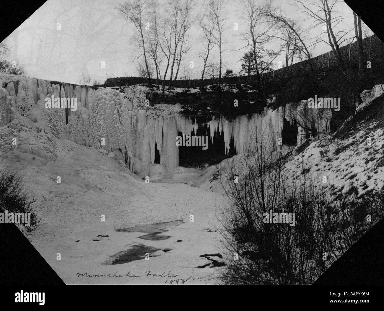 Minnehaha Falls, a natural landmark in Minneapolis, is a popular site ...