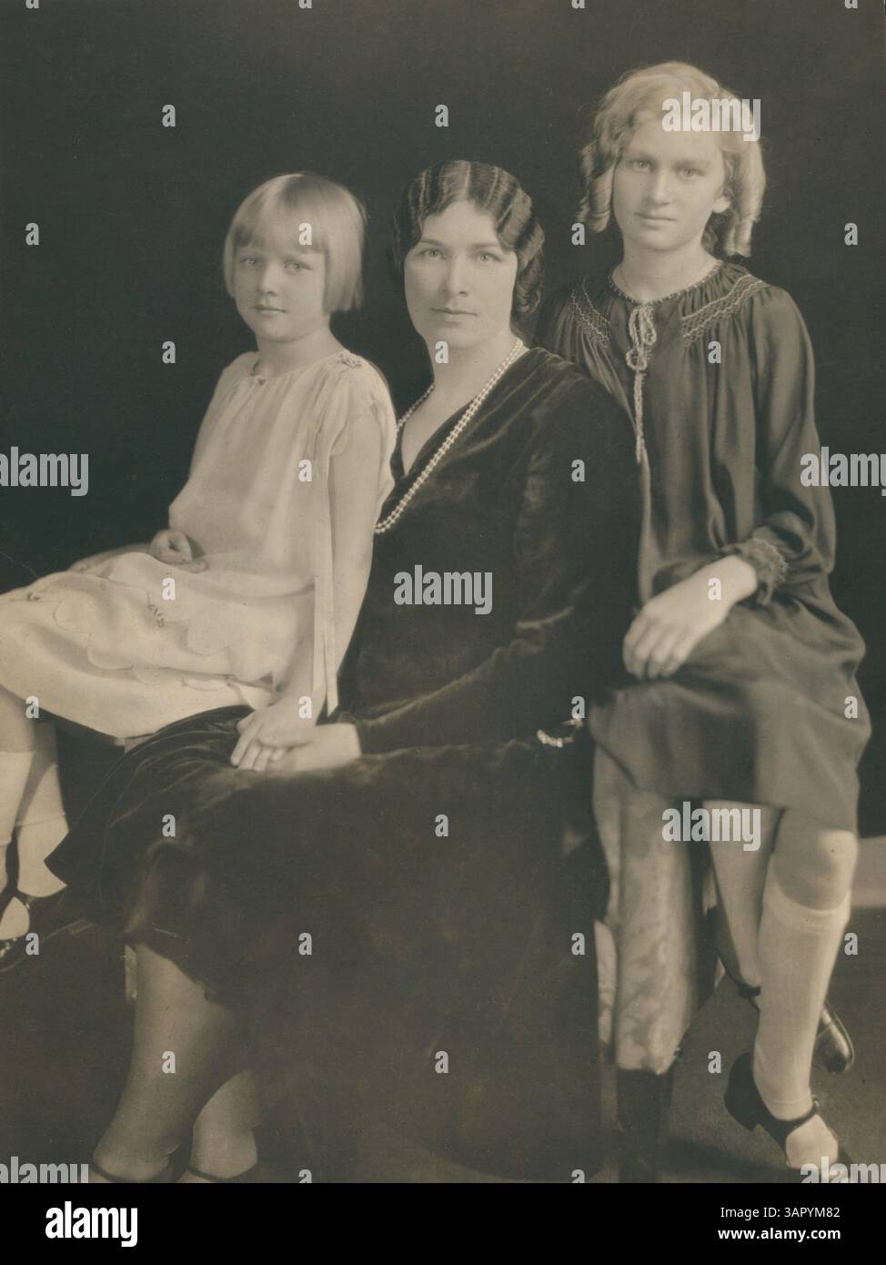 Mrs. Godfrey Goodwin, pictured with her daughters, with Eleanore on the ...