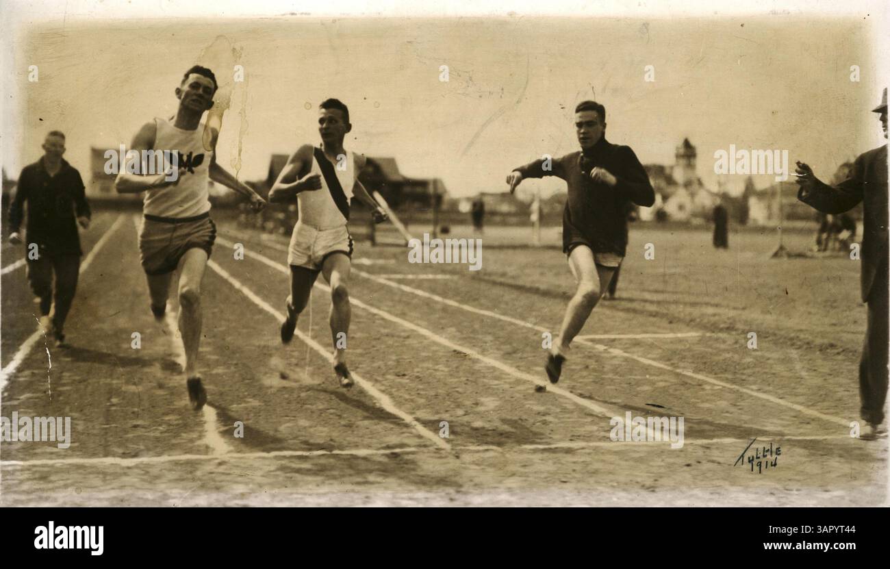 Photograph of Floyd Payne at the center of a race between the ...