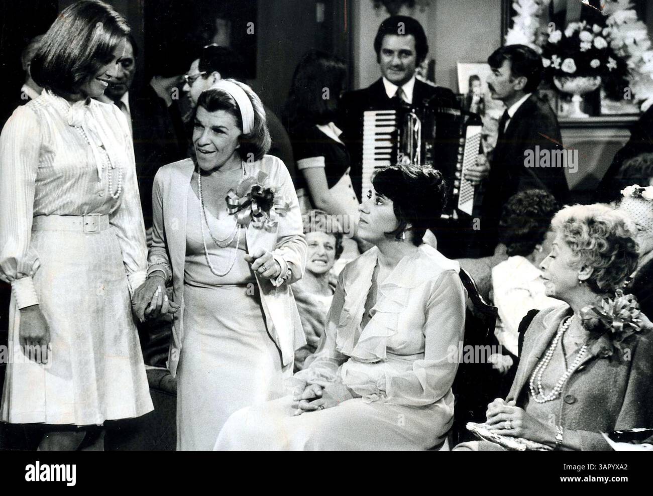 Nancy walker and rhoda hi-res stock photography and images - Alamy