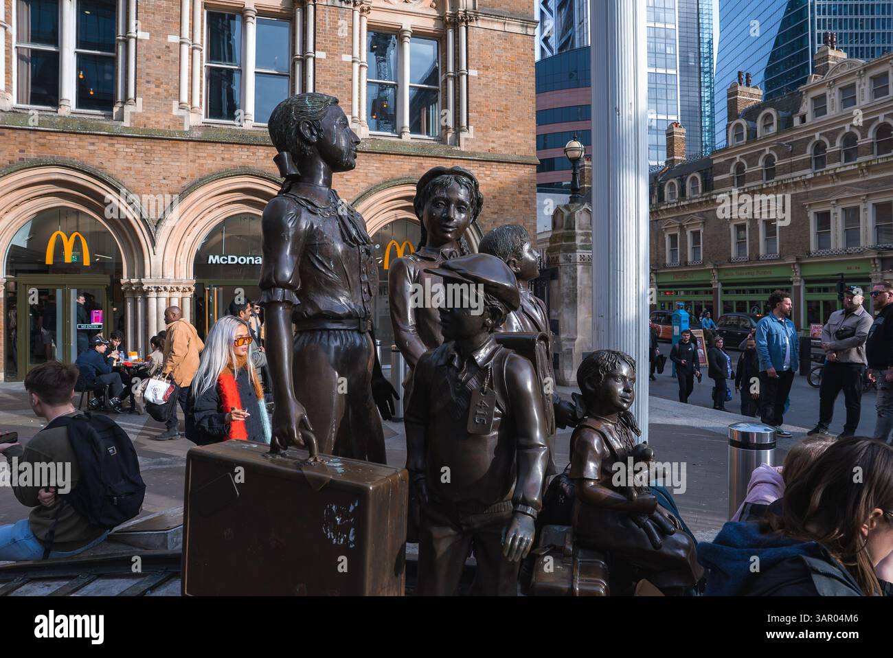 Kindertransport Memorial at Liverpool Street Station in London Stock ...
