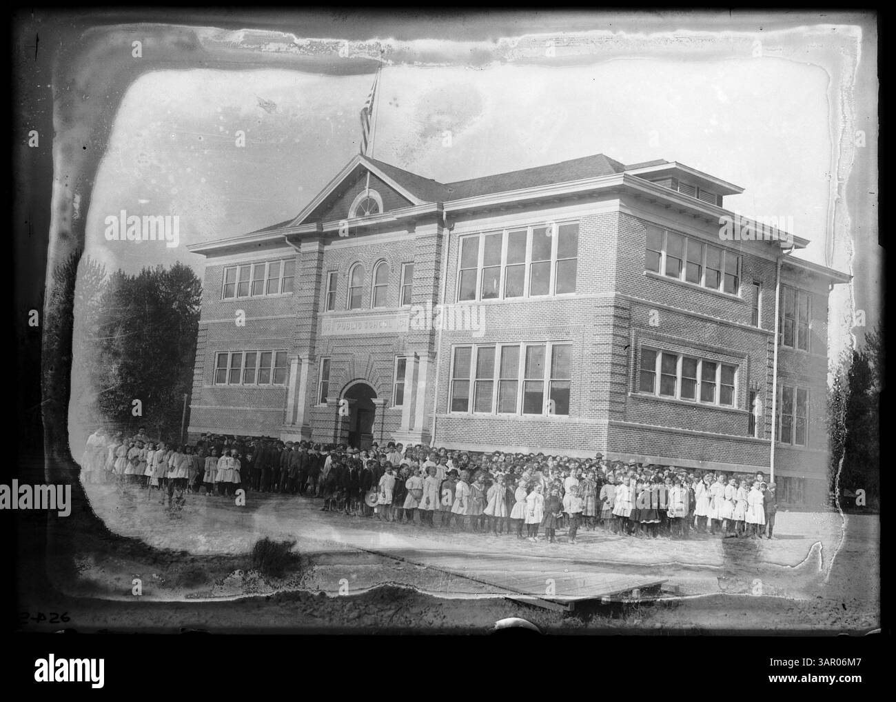 This photograph from the University of Oregon Libraries features the ...