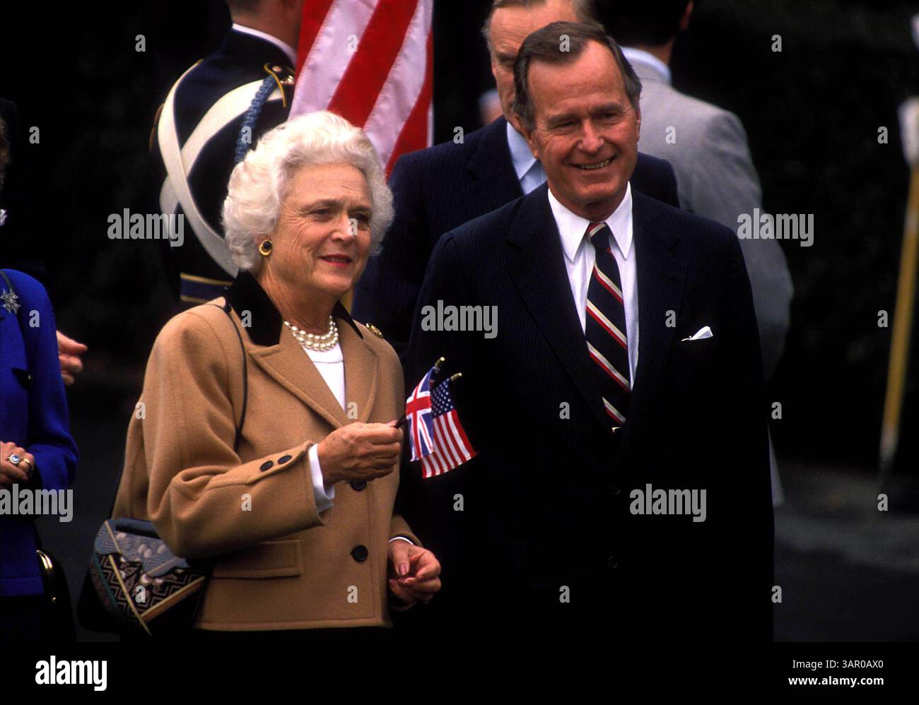 Jan. 1, 2011 - I5263.GEORGE BUSH AND WIFE BARBARA BUSH GREETING ...