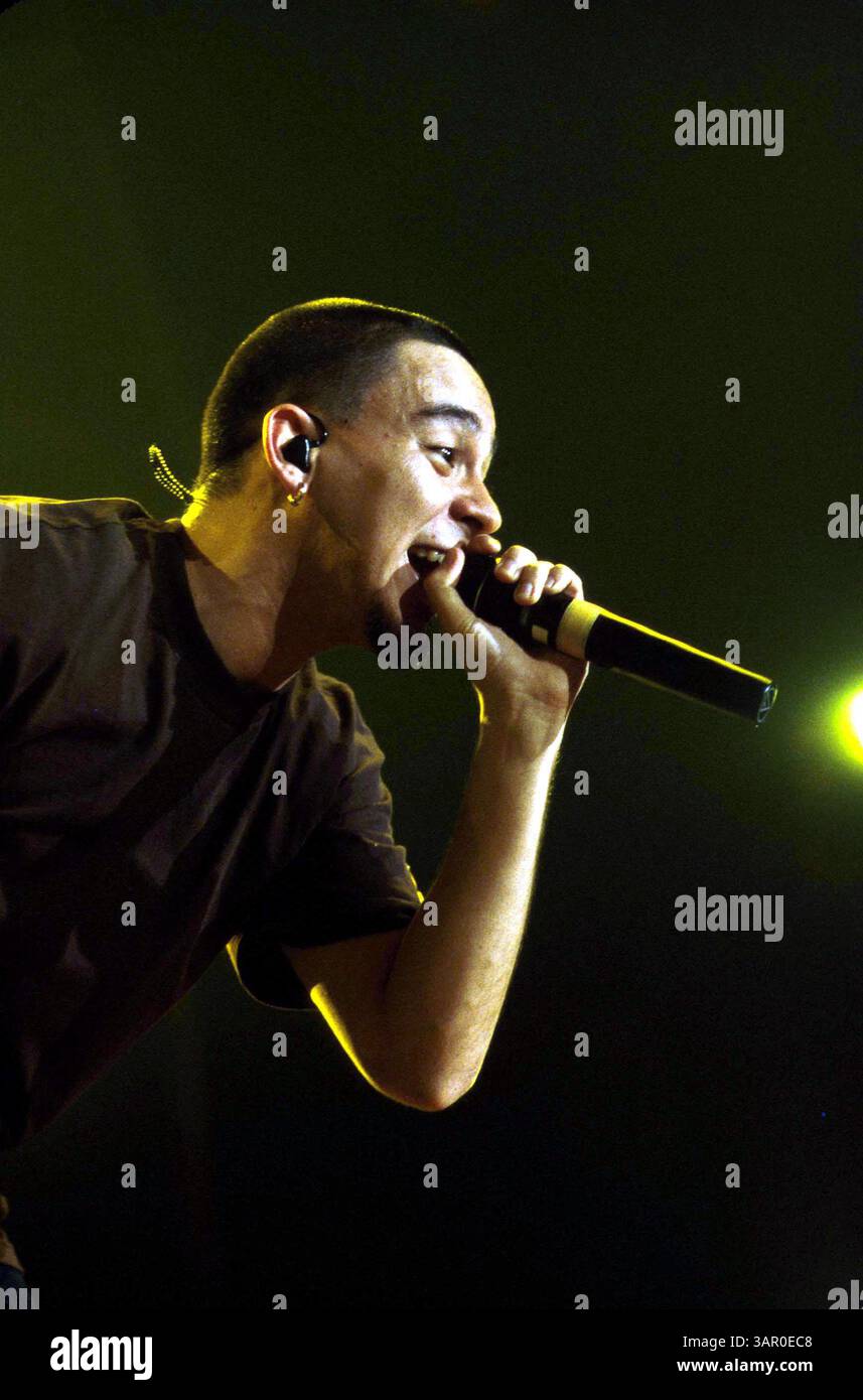 Mike shinoda 2001 hi-res stock photography and images - Alamy
