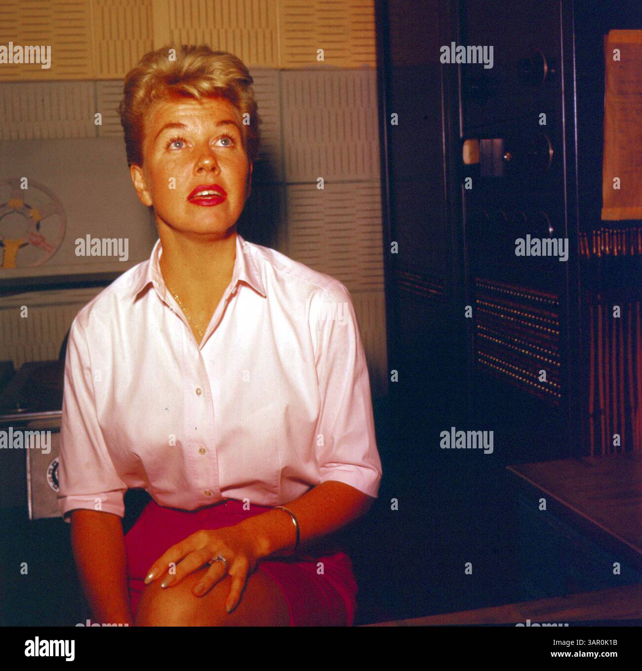 Jan. 1, 2011 - DORIS DAY RECORDING CALAMITY JANE 1953. LARRY BARBIER ...