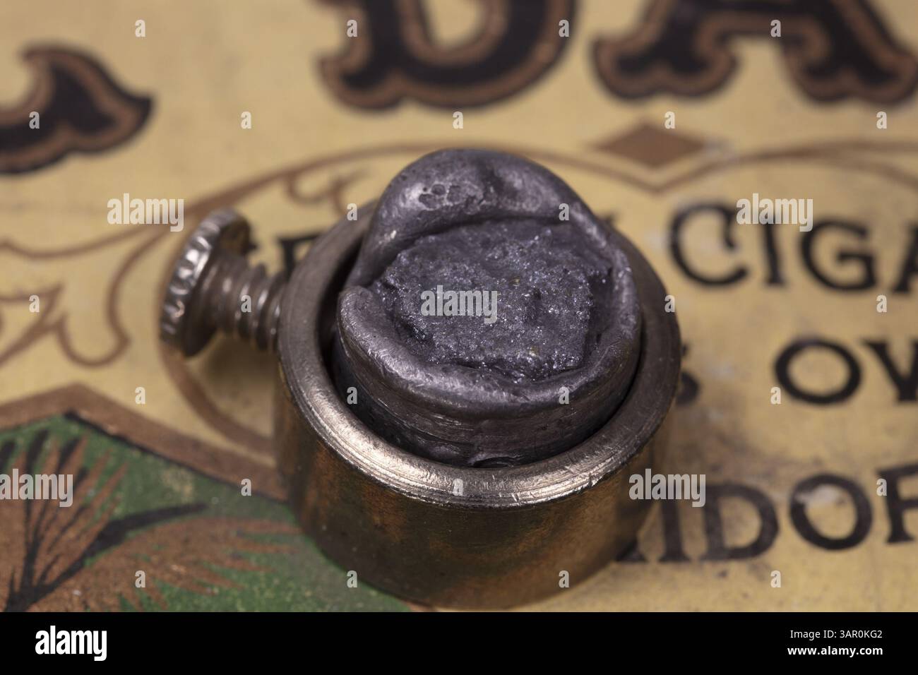 This crystal radio set, made by 12-year-old Thomas Callahan in 1926/27 ...