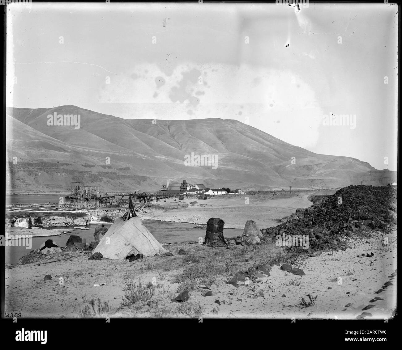 This Lee Moorhouse photograph shows commercial fish wheels at Celilo ...