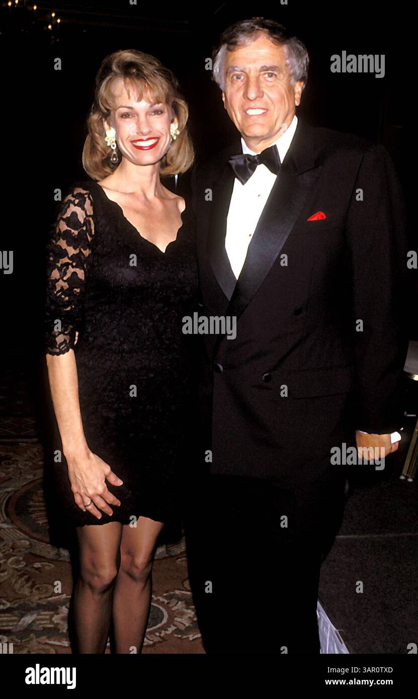 Jan. 1, 2011 - L2568.CINDY GARVEY GARRY MARSHALL. LISA ROSE/ 1992 ...