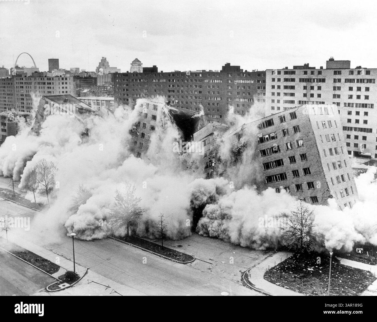 Pruitt igoe housing hi-res stock photography and images - Alamy