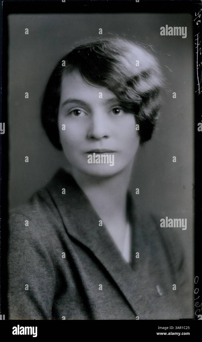 Miss Edith Quamme, the rushing chairwoman at Kappa Delta sorority at ...