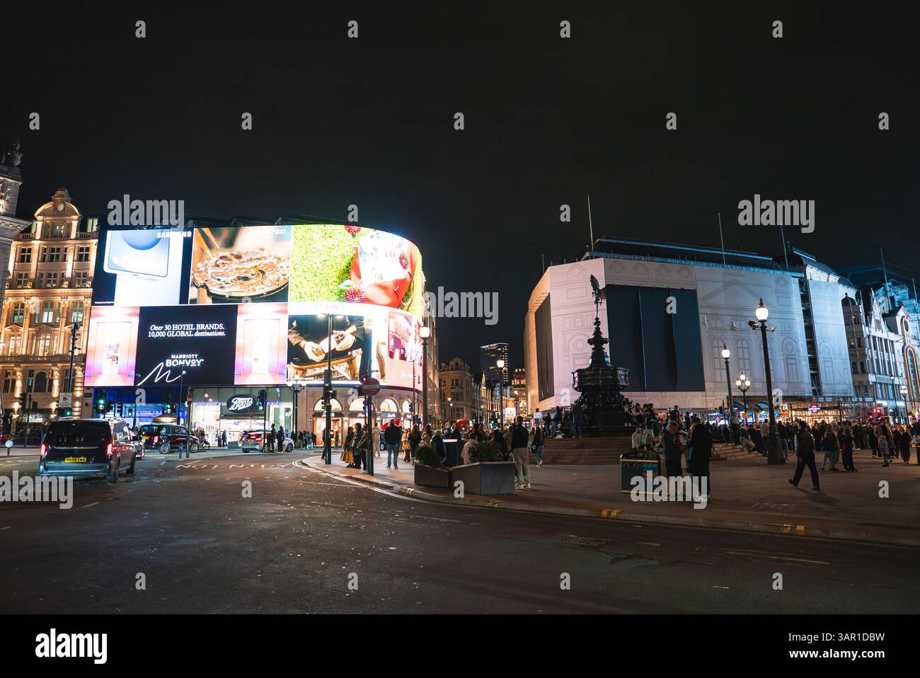 Piccadilly Circus at Night with Illuminated Billboards and Fountain ...