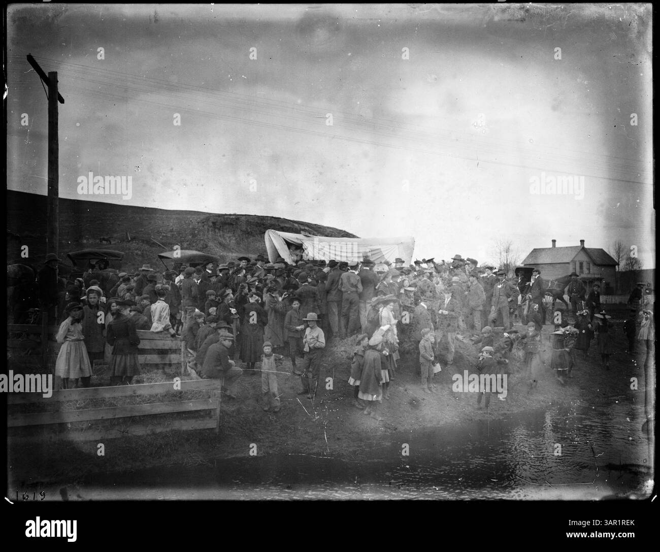 PH036 1619 by Lee Moorhouse features Ezra Meeker and a crowd of ...
