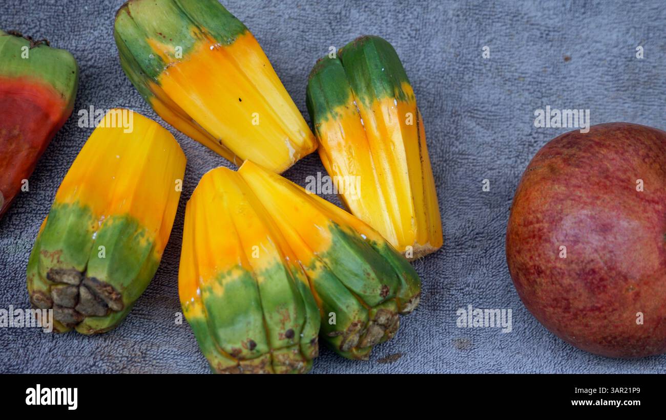 exotic ripe screw pine fruit on the maldives Stock Photo - Alamy
