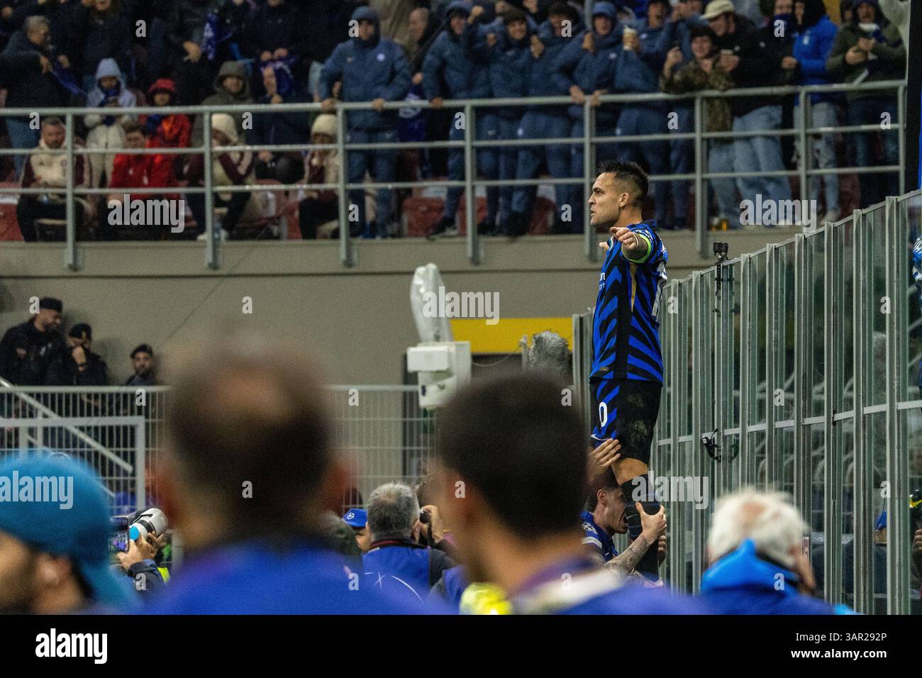 Lautaro inter bayern hi-res stock photography and images - Alamy