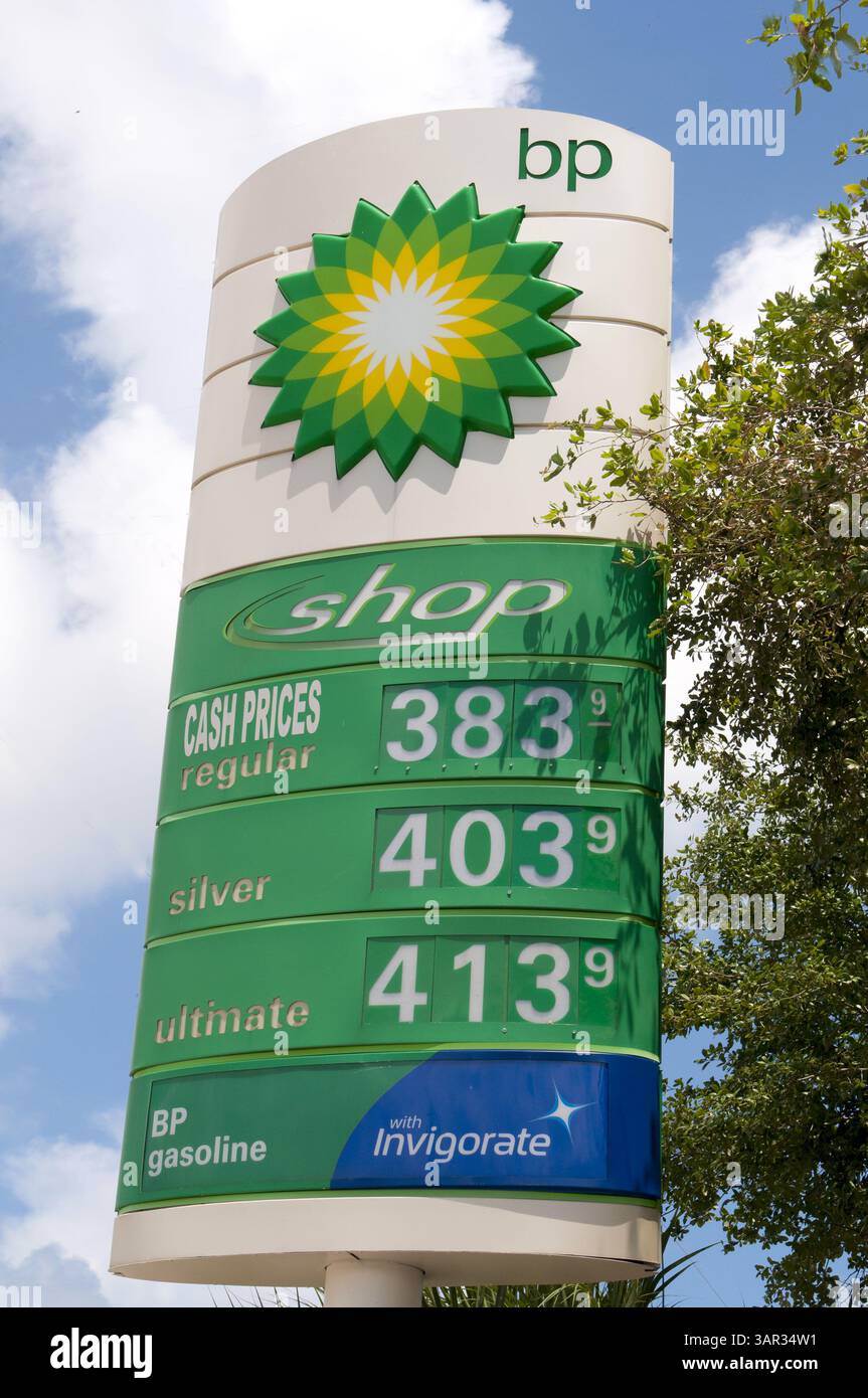 Gas stations 2011 hi-res stock photography and images - Alamy