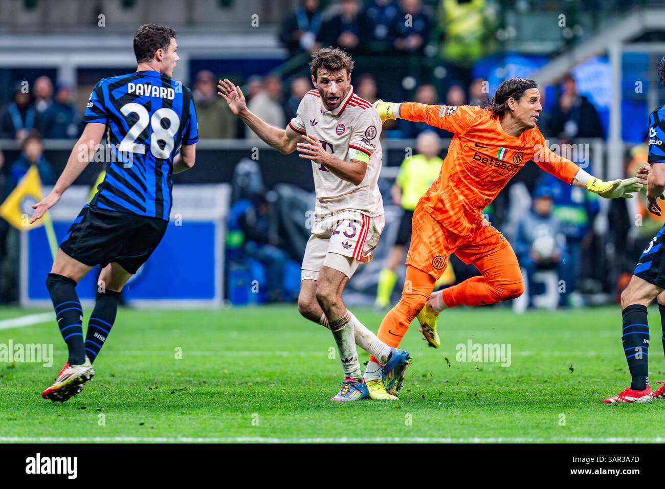Mailand, Italien. 16th Apr, 2025. 16.04.2025, Inter Mailand vs. FC Bayern München, UEFA ...