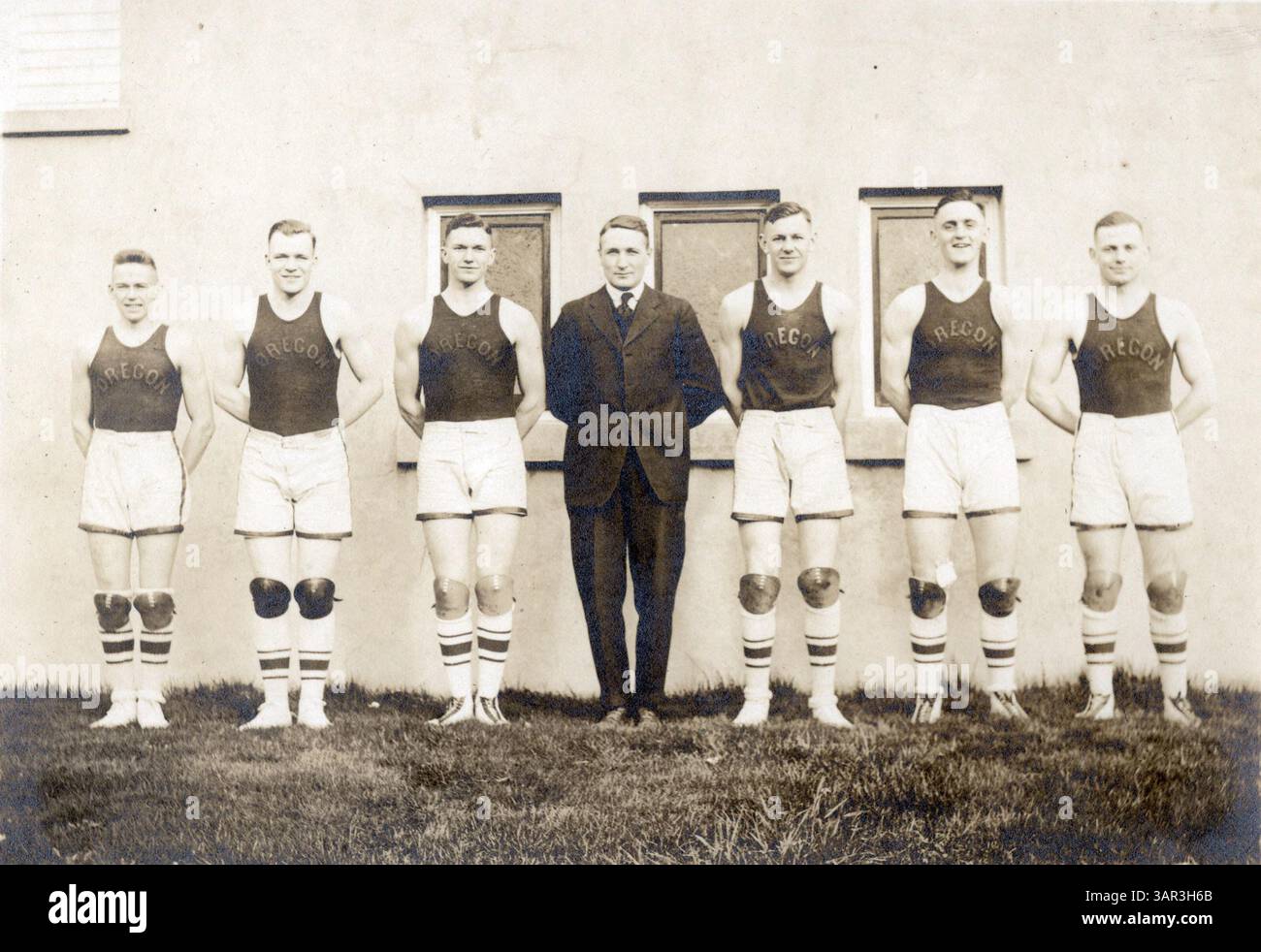 A black-and-white photograph of the 1919 University of Oregon ...