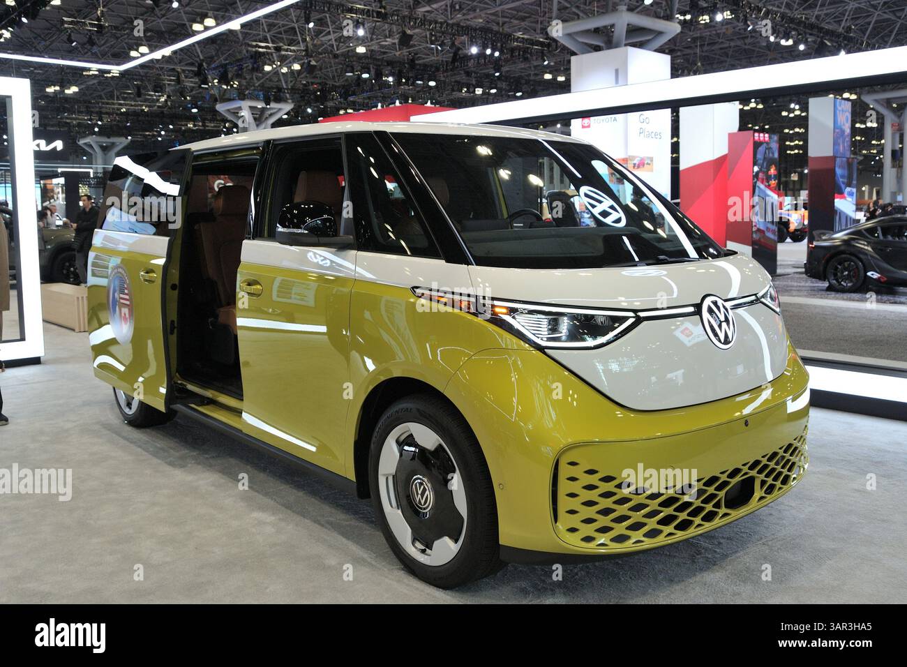 2025 VW ID Buzz, 2025 North American Utility vehicle of the year, on ...