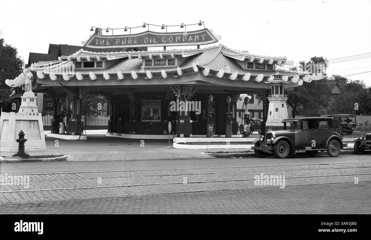 Oil sector history Black and White Stock Photos & Images - Alamy