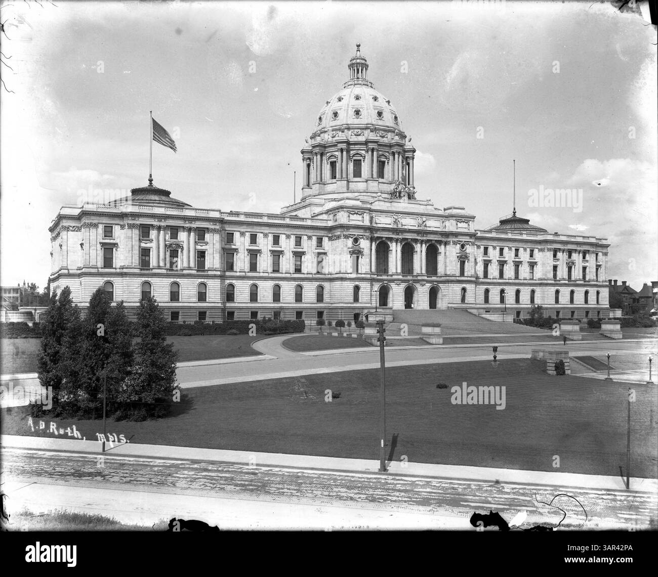 The Minnesota State Capitol Building, located in St. Paul, serves as ...