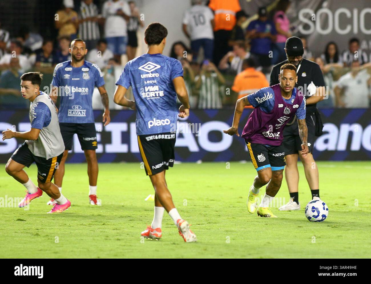 Santos, Brazil. 16th Apr, 2025. SP - SANTOS - 04/16/2025 - BRAZILIAN A 2025, SANTOS x ATLETICO ...