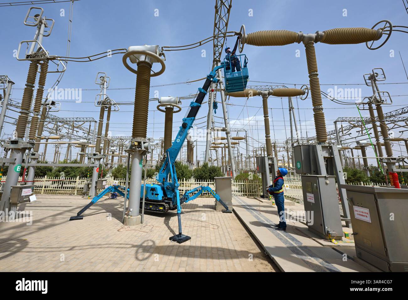 330 kv hi-res stock photography and images - Alamy