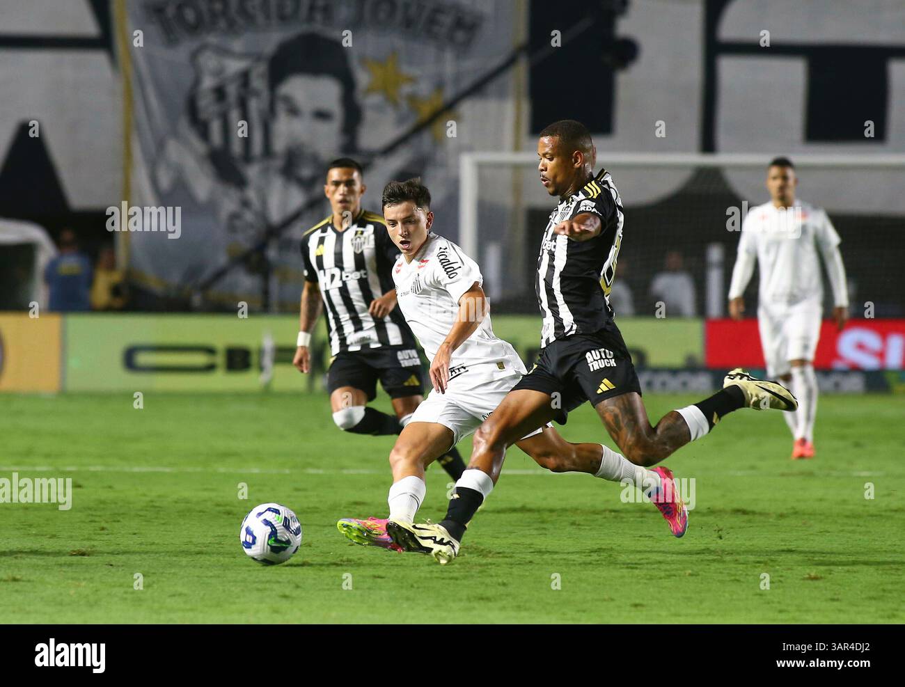 SP - SANTOS - 04/16/2025 - BRAZILIAN A 2025, SANTOS x ATLETICO-MG - Barreal Santos player during ...