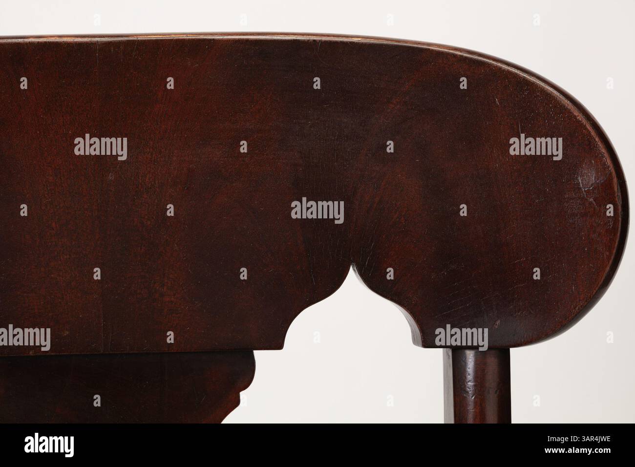 This mahogany Klismos-style chair features a fiddle-shaped back splat ...