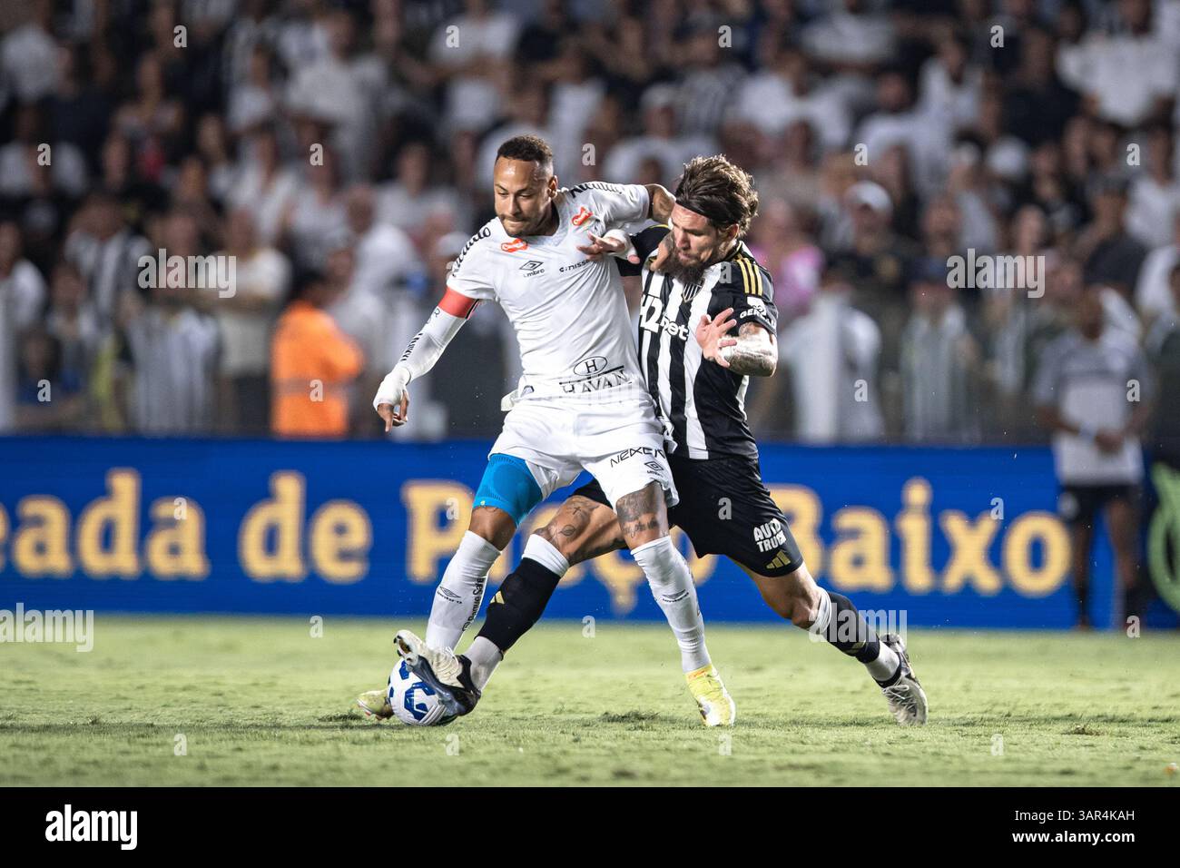 Santos, Brazil. 16th Apr, 2025. SP - SANTOS - 04/16/2025 - BRAZILIAN A 2025, SANTOS x ATLETICO ...
