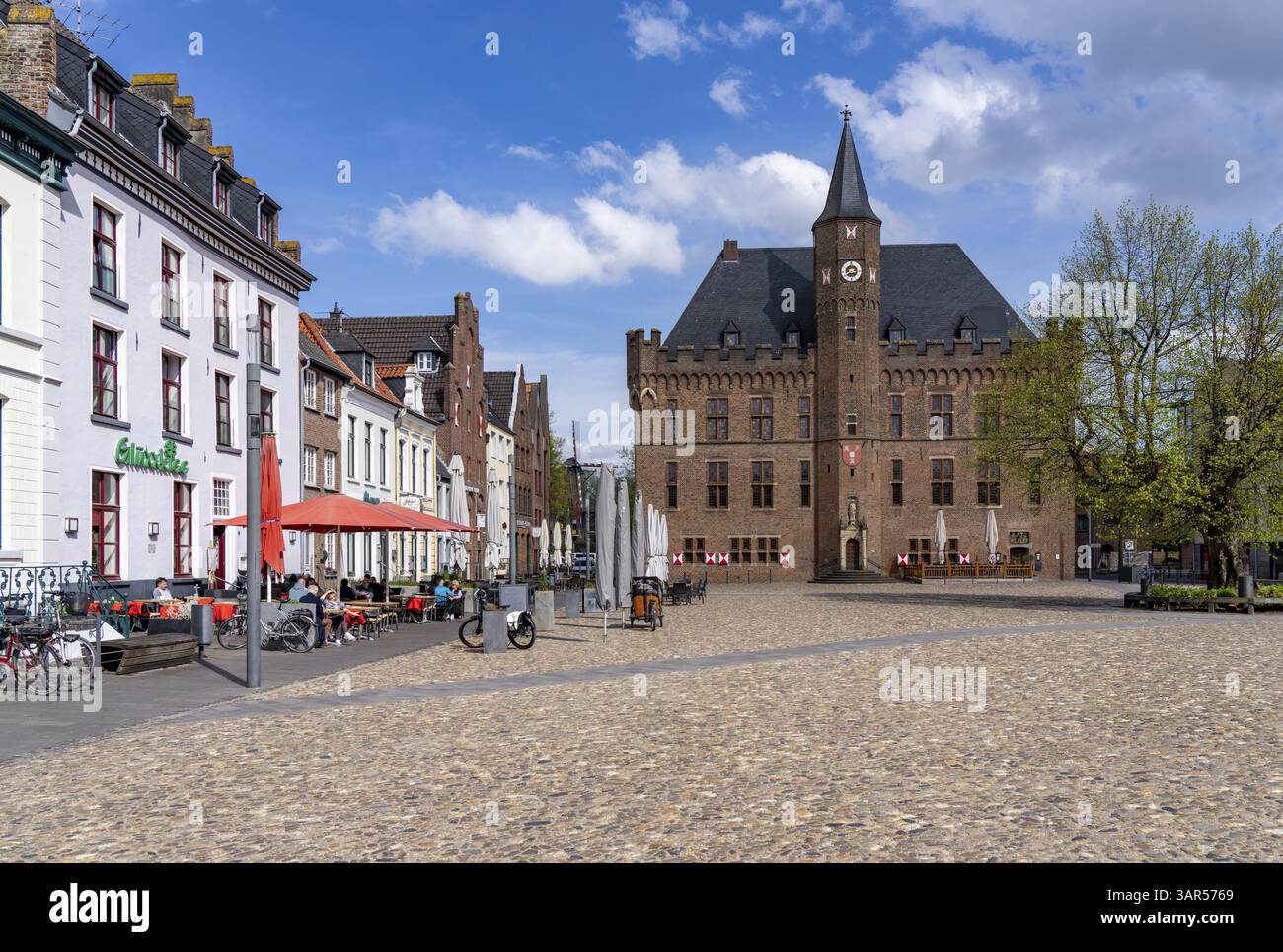 The old town centre of Kalkar, market square at the town hall, district ...