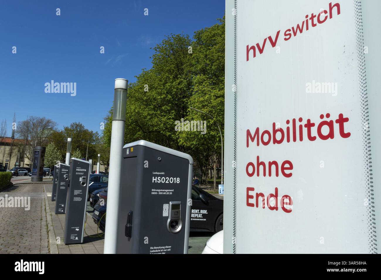 Local transport, e-mobility, lettering, charging columns at the hvv ...