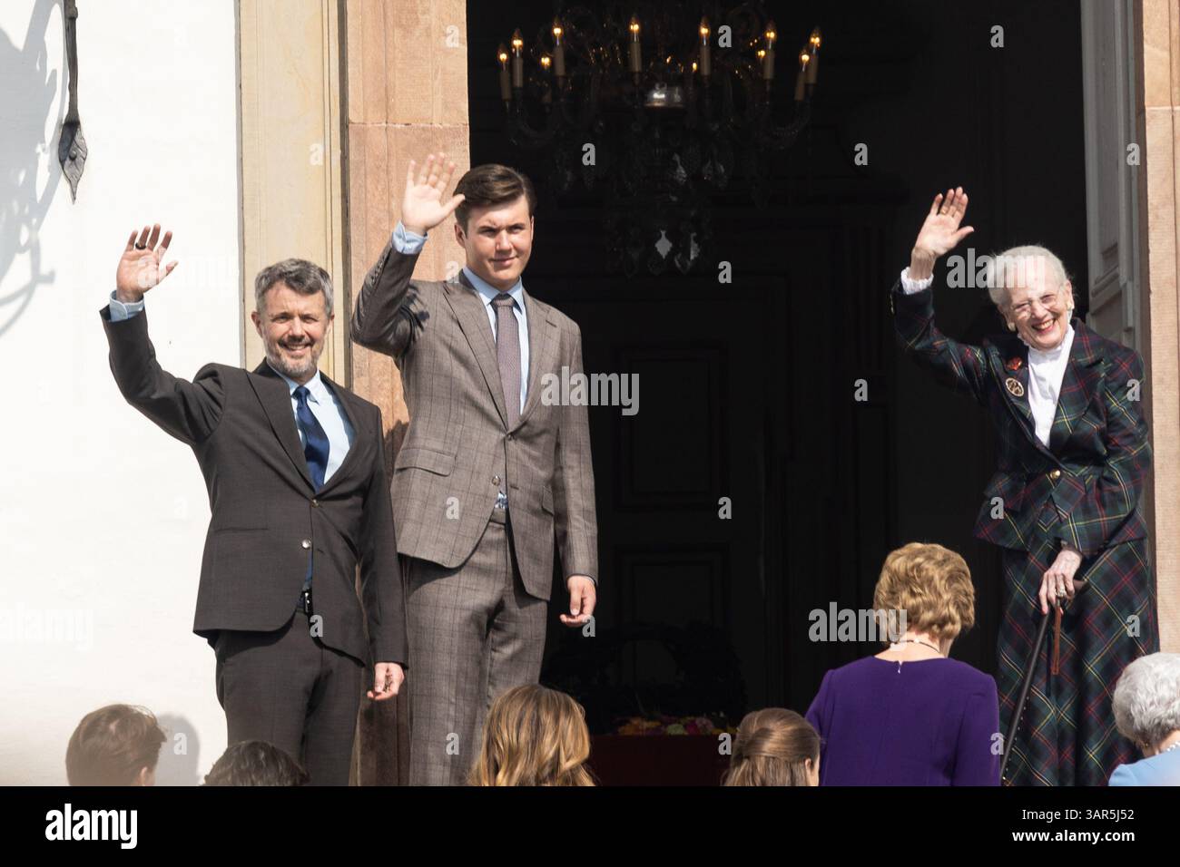 The king turns to the queen hi-res stock photography and images - Alamy