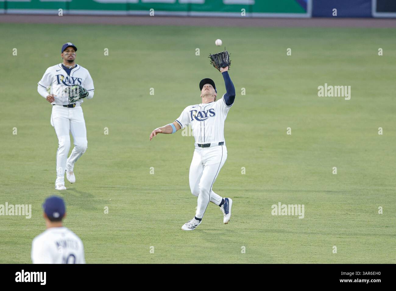 Tampa, FL USA: Tampa Bay Rays shortstop Taylor Walls (6) catches a pop ...