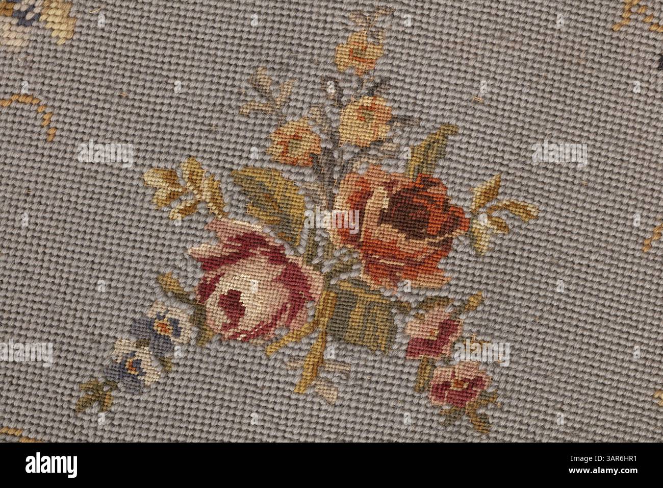 This mahogany Klismos-style chair features a fiddle-shaped back splat ...