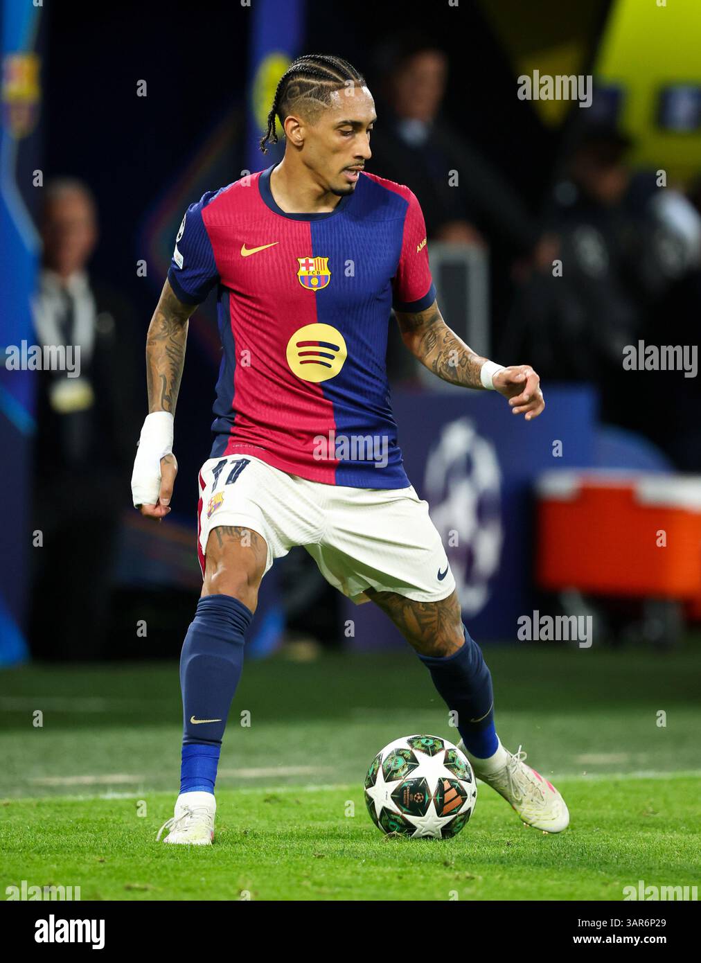 DORTMUND, GERMANY - APRIL 15: Raphinha of FC Barcelona runs with a ball ...