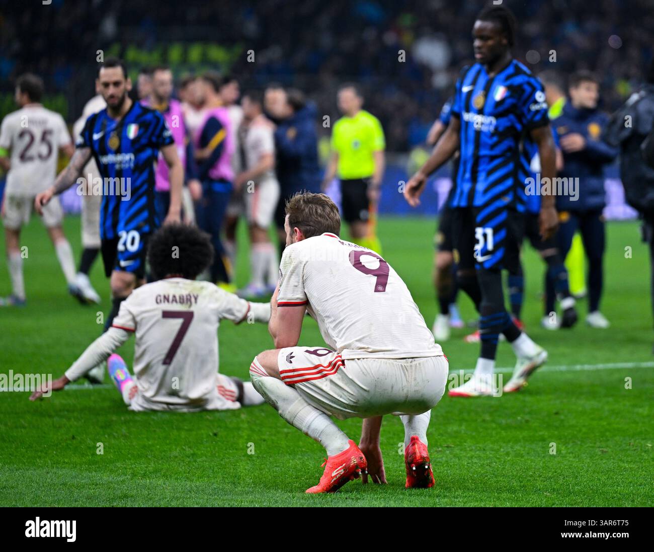Mailand, Italy. 16th Apr, 2025. Soccer: Champions League, Inter Milan - Bayern Munich, knockout ...