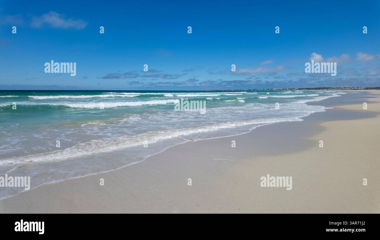 Coastal view of the gorgeous sandy beaches at Struisbaai Plaat ...