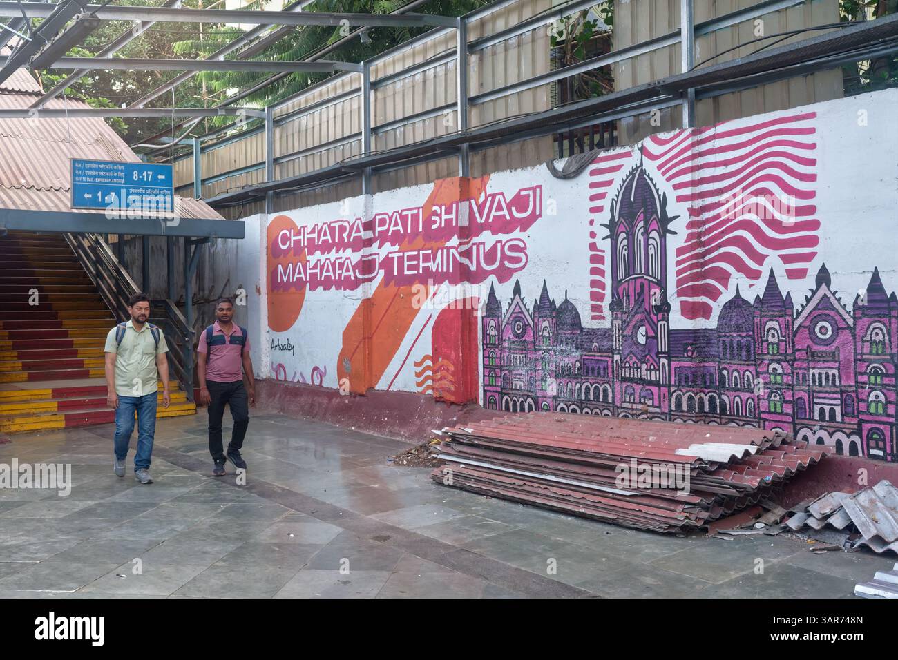 Indian men, rail passengers at Chhatrapati Shivaji Maharaj Terminus ...