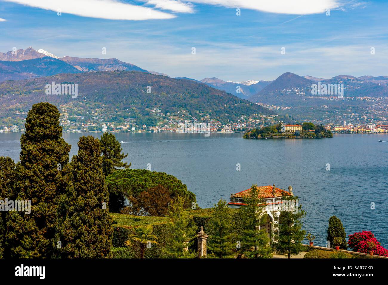 Blick auf die Borromäische Insel Isola Madre und Verbania am Lago ...