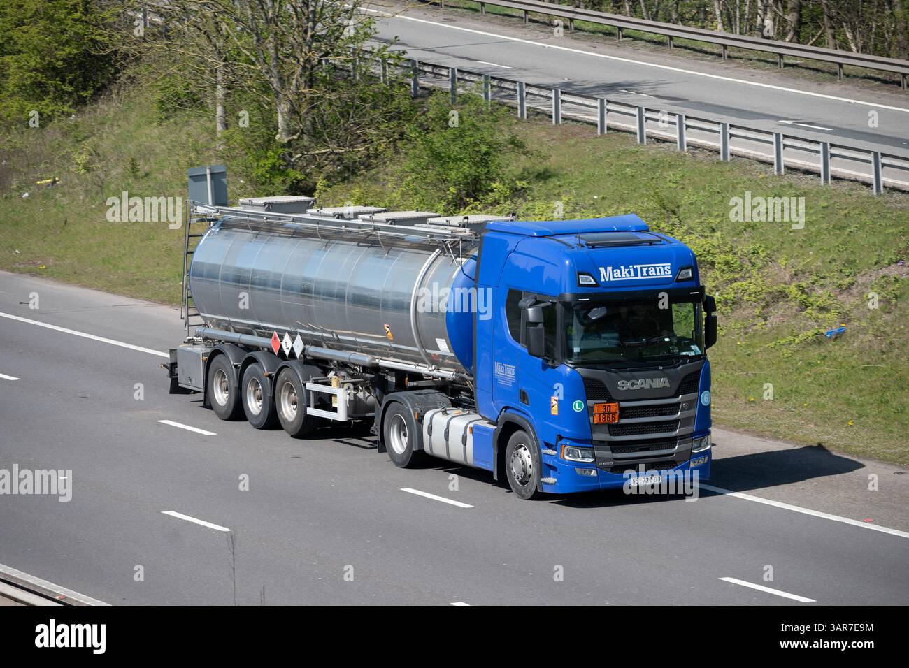 Makitrans tanker lorry on the M40 motorway, Warwickshire, UK Stock ...