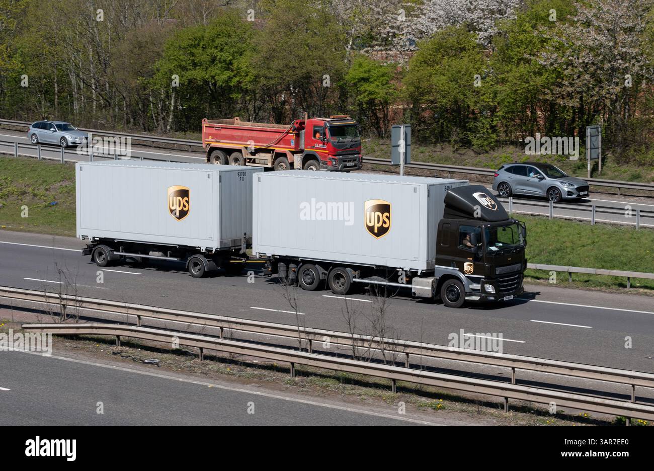 UPS lorry on the M40 motorway, Warwickshire, UK Stock Photo - Alamy