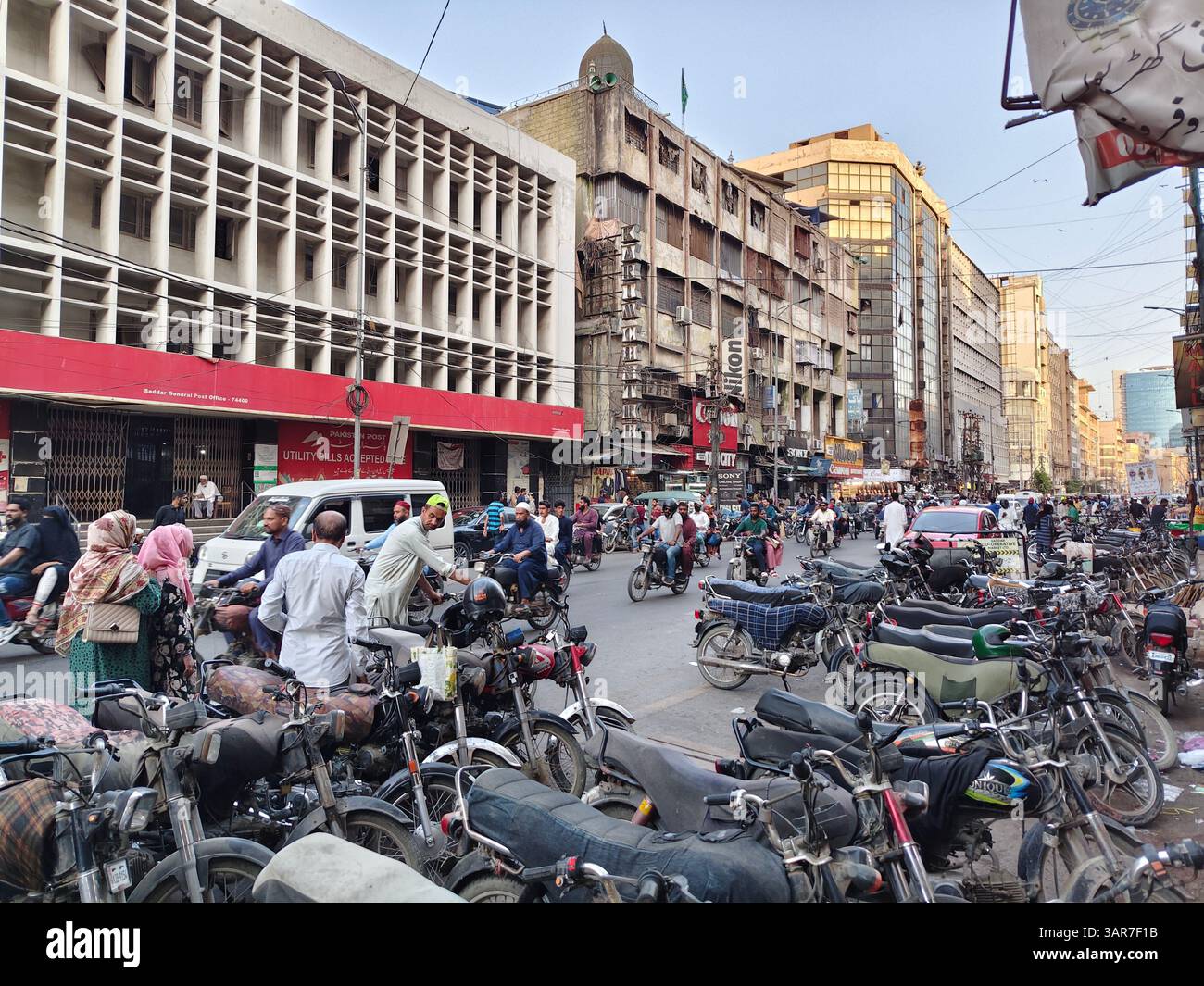 Saddar Bazar kareem center Abdullah Haroon Road, Artillery Maidan ...