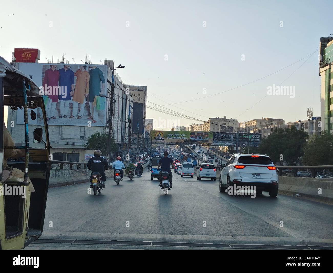 Karachi roads and traffic sunset time. Drigh Road Karachi Stock Photo - Alamy