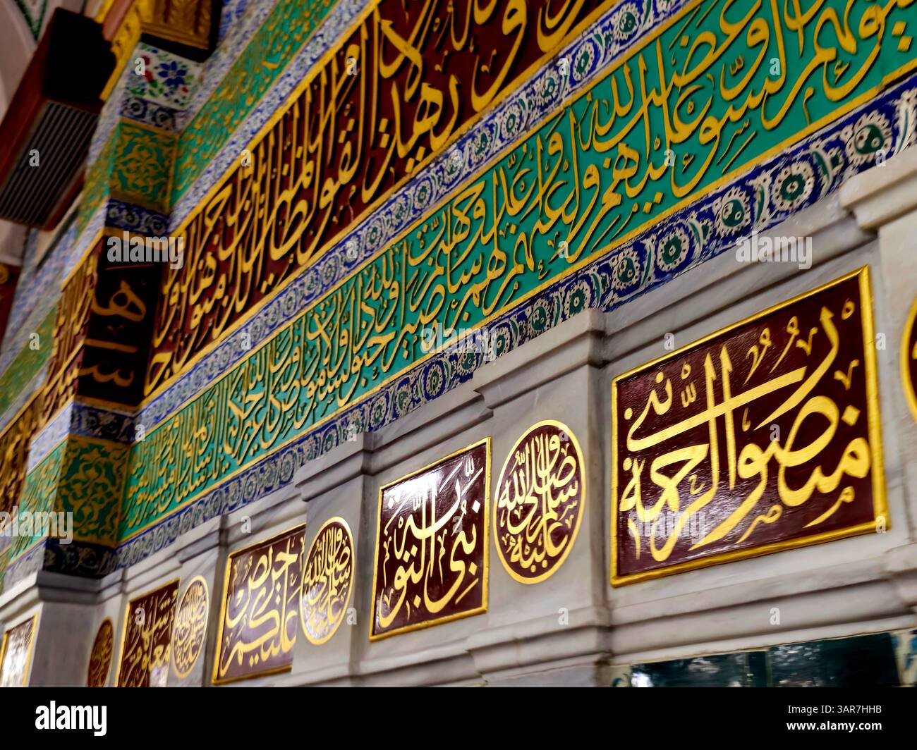 The walls inside the prophet mosque near Al Rawdah and the grave of the ...