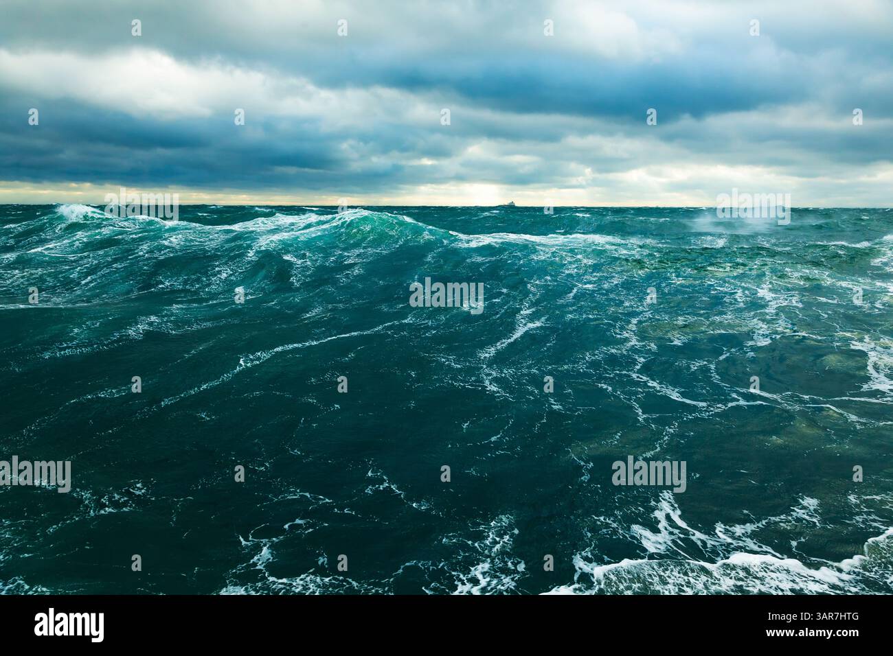 A storm in the ocean. Storm waves in the open ocean Stock Photo - Alamy