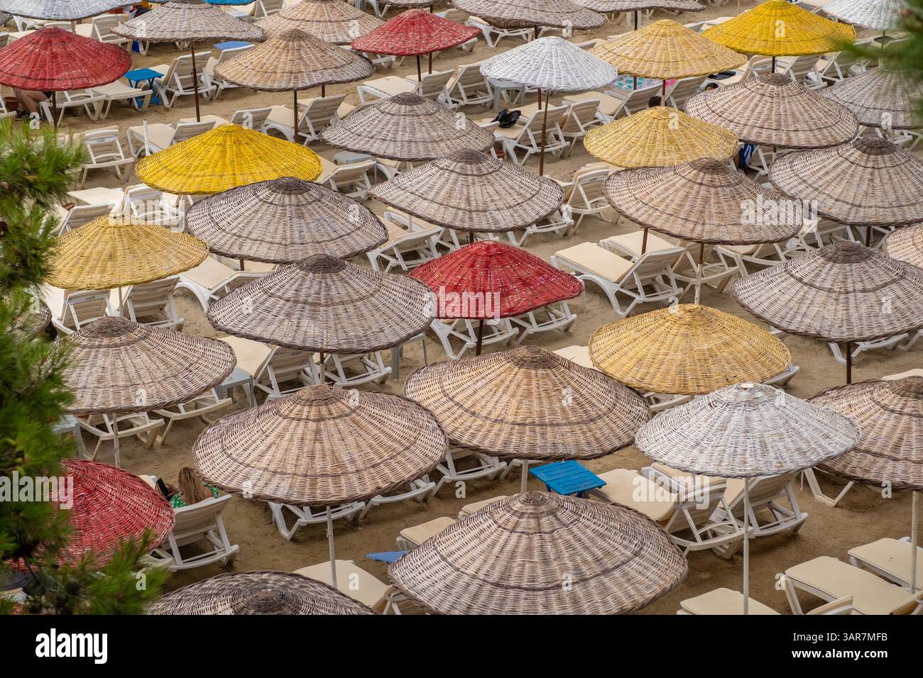 Crowds gather beneath hi-res stock photography and images - Alamy