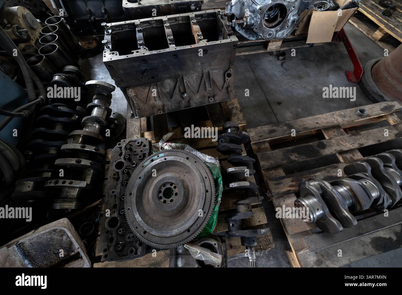 Disassembled engine blocks hi-res stock photography and images - Alamy