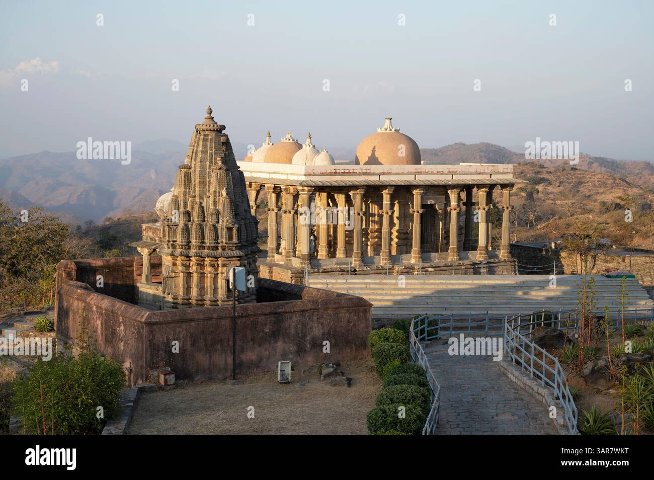 Parshvanath Mandir and Neelkanth Mahadev Mandir, fort complex ...